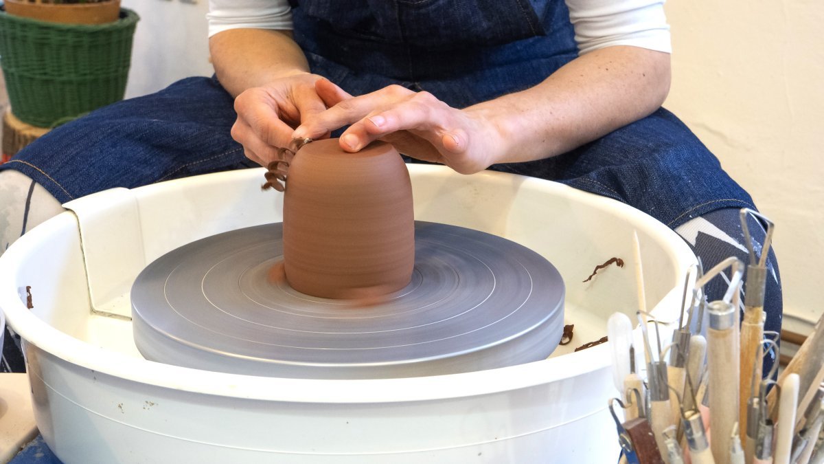 Výuka modelování, točení na kruhu a kurzy keramiky - Lenka Vybíralová ...