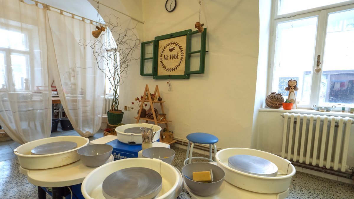 Výuka modelování, točení na kruhu a kurzy keramiky - Lenka Vybíralová ...